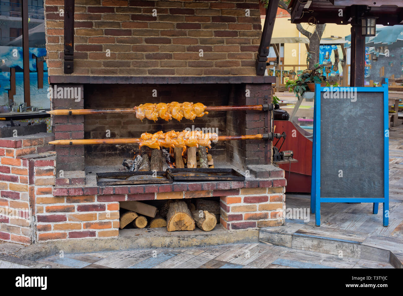 Cooking chicken on a spit on coals Stock Photo - Alamy