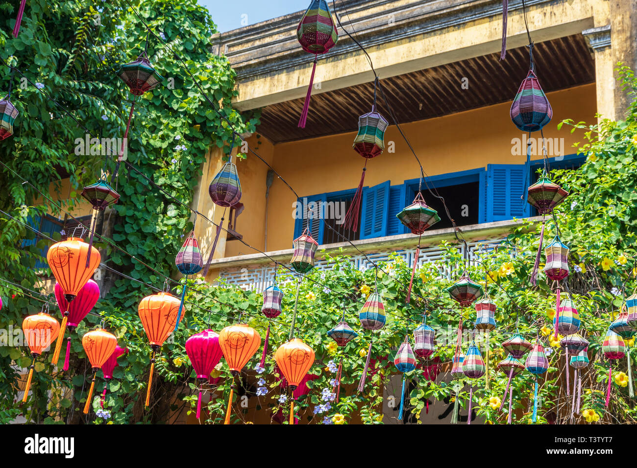 Traditional vietnamese house hi-res stock photography and images - Alamy