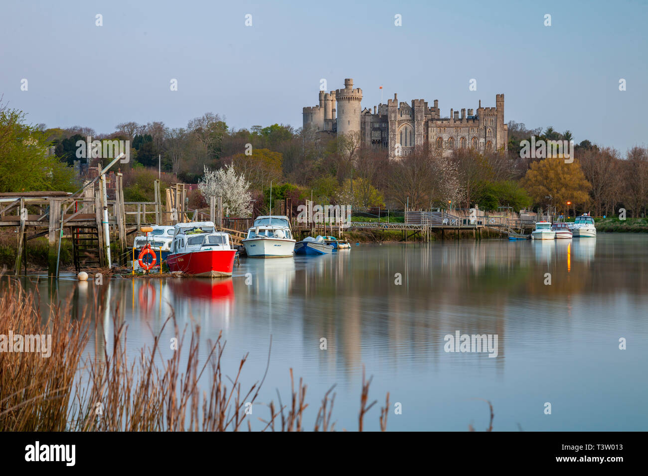 River arun arundel castle hi-res stock photography and images - Alamy