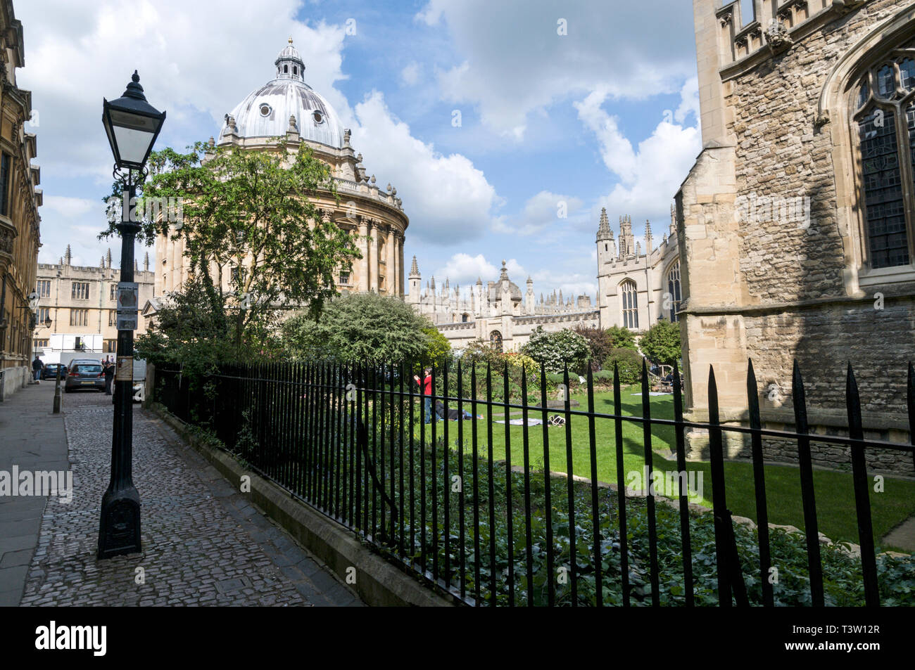 The Radcliffe Camera in Radcliffe Square in Oxford, Britain Stock Photo ...
