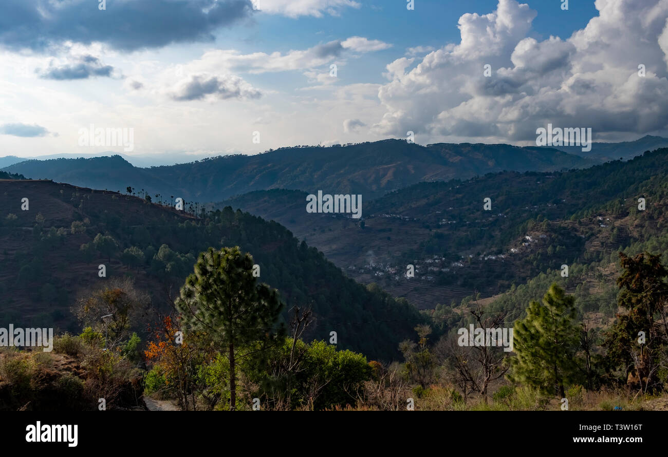Dunagiri hi-res stock photography and images - Alamy