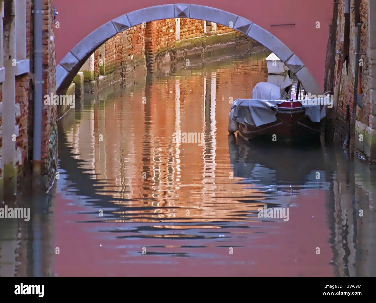 Beautiful reflecting bridge in Venice Stock Photo - Alamy