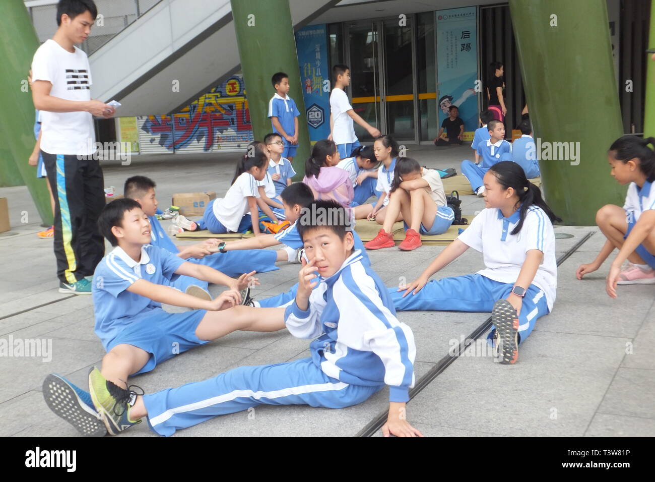Shenzhen, China: middle school students take a break during the sports ...