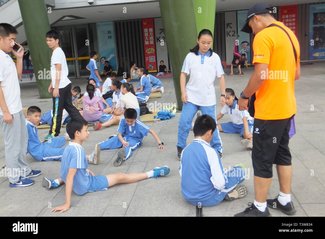 Shenzhen, China: middle school students take a break during the sports ...