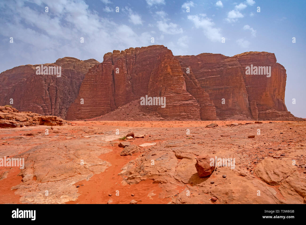 Desolate and Dramatic Desert Scene in Wadi Rum in Jordan Stock Photo ...