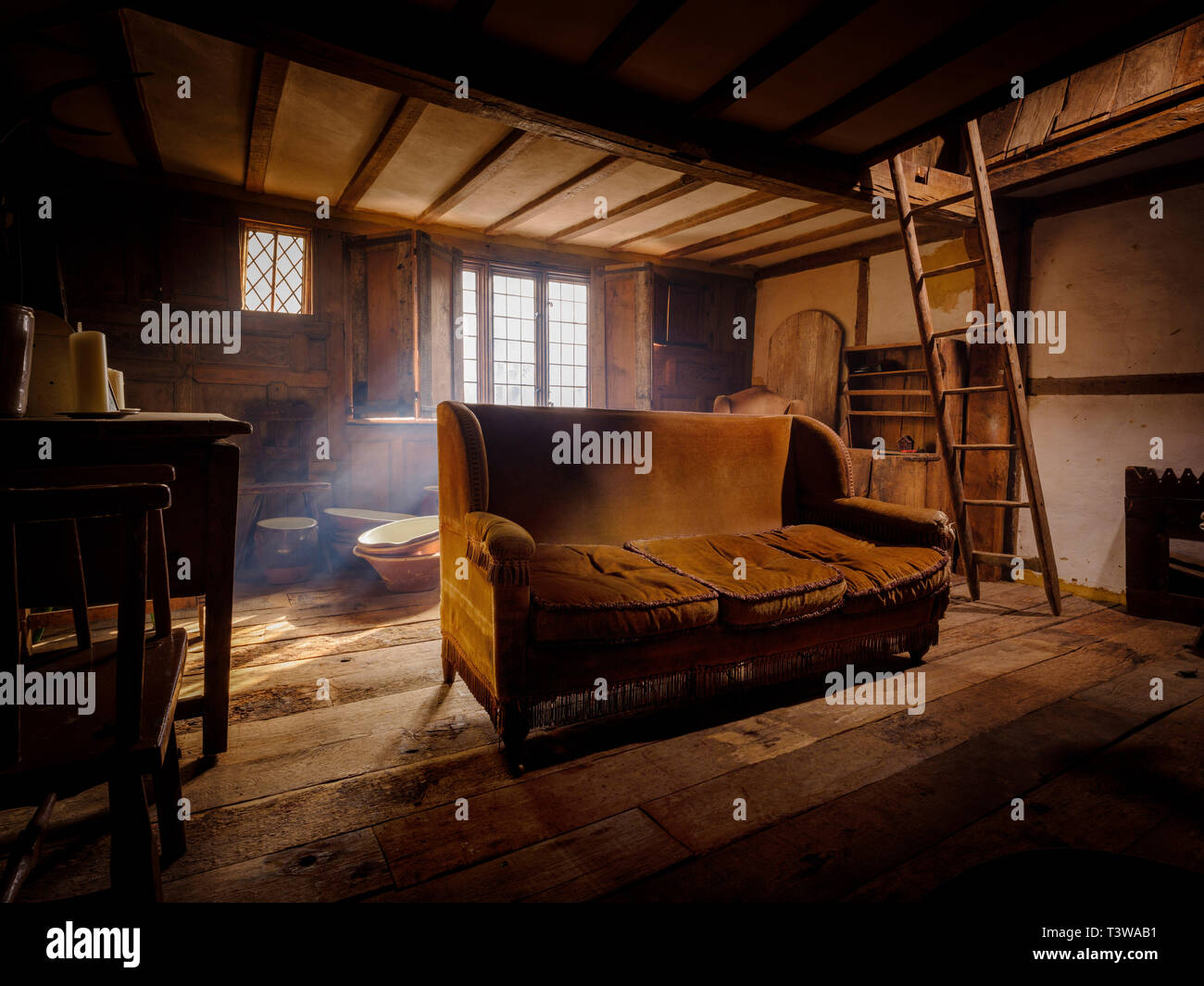 16th century house interior beams hi-res stock photography and images ...