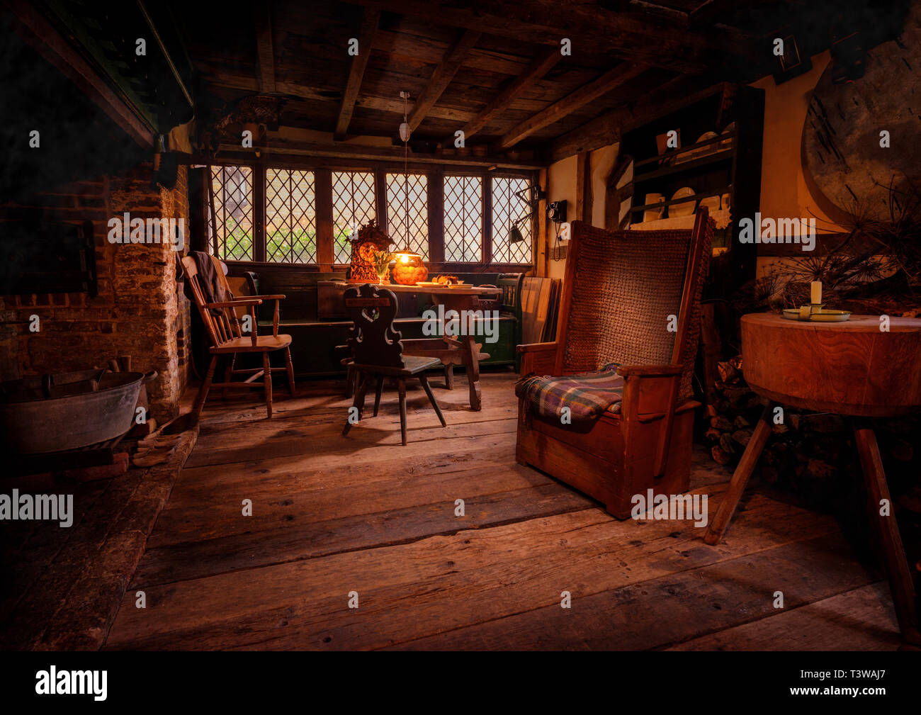 Tudor dining room hi-res stock photography and images - Alamy