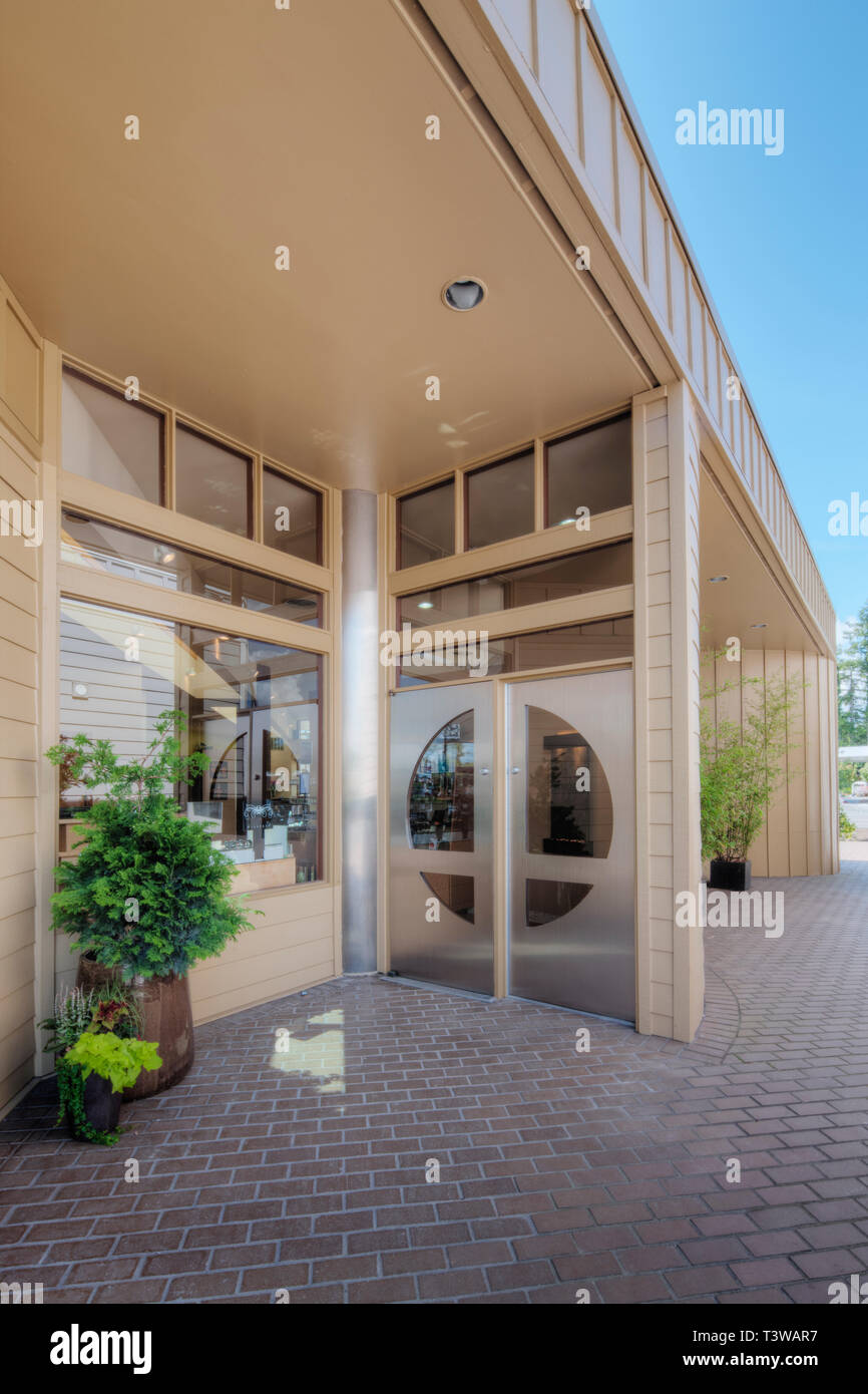 Entrance of modern building Stock Photo - Alamy