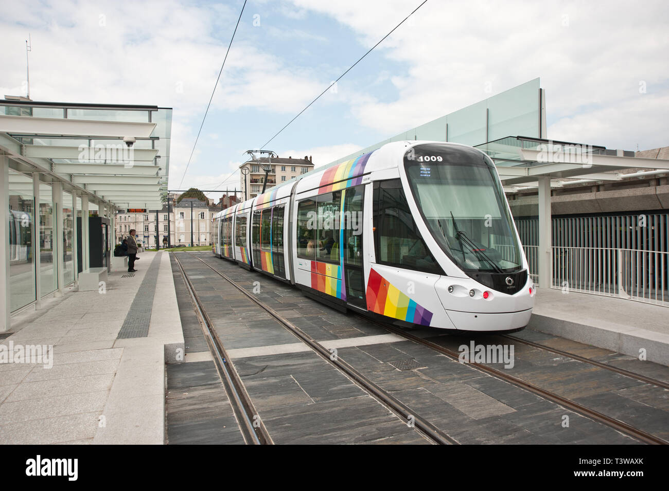 Angers, moderne Straßenbahn, Gare d'Angers Saint-Laud - Angers, modern ...