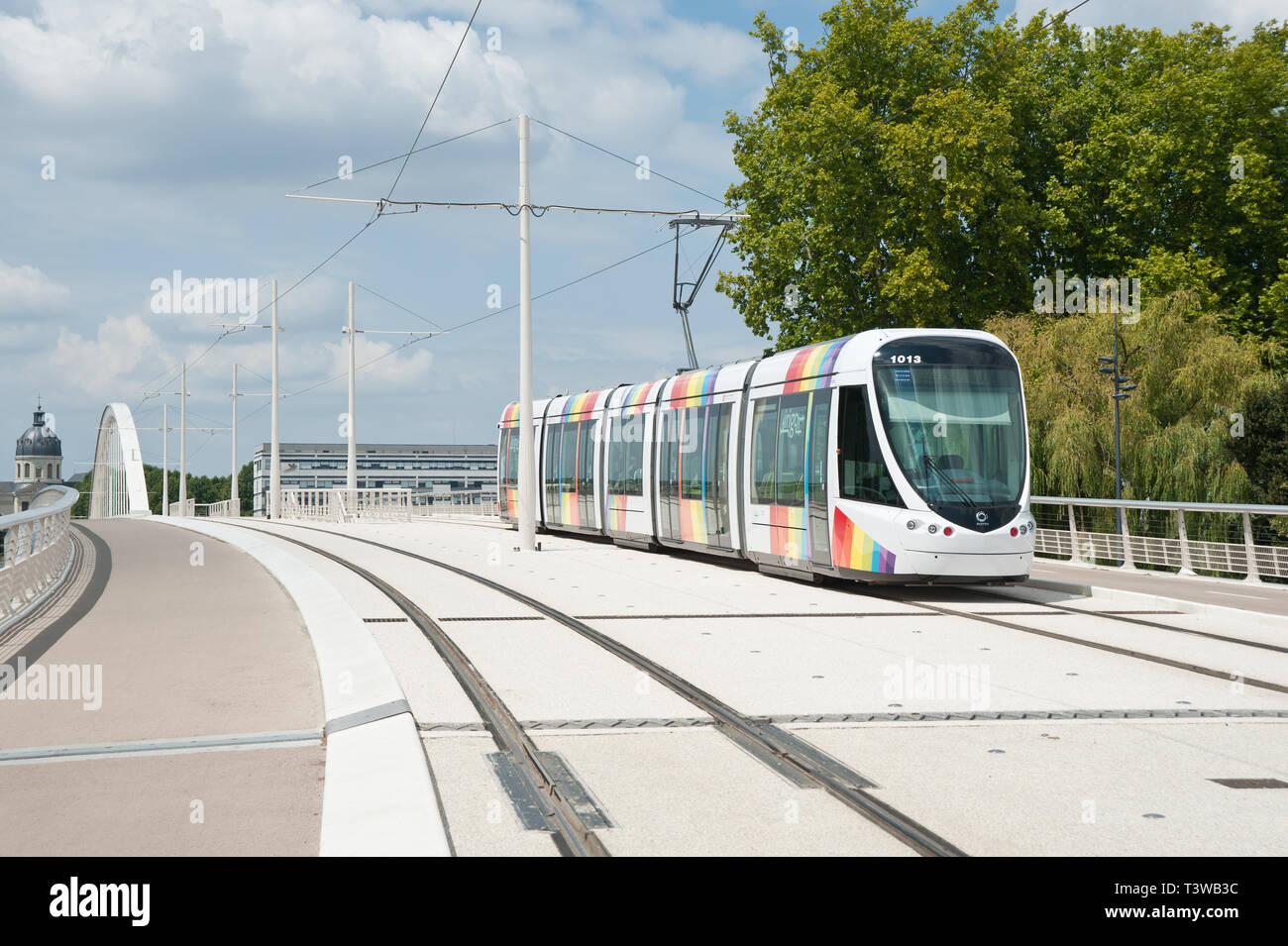 Angers, moderne Straßenbahn - Angers, modern Tramway Stock Photo - Alamy