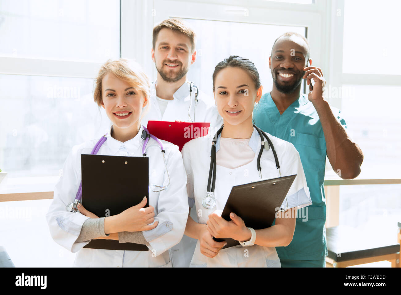 Healthcare people group. Professional male and female doctors posing at ...
