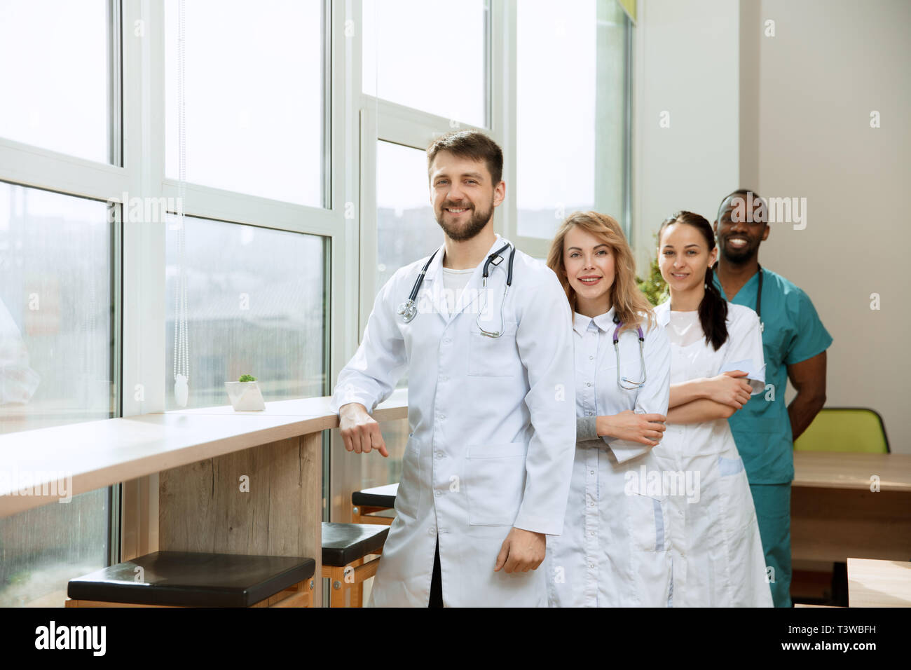 Healthcare people group. Professional male and female doctors posing at ...