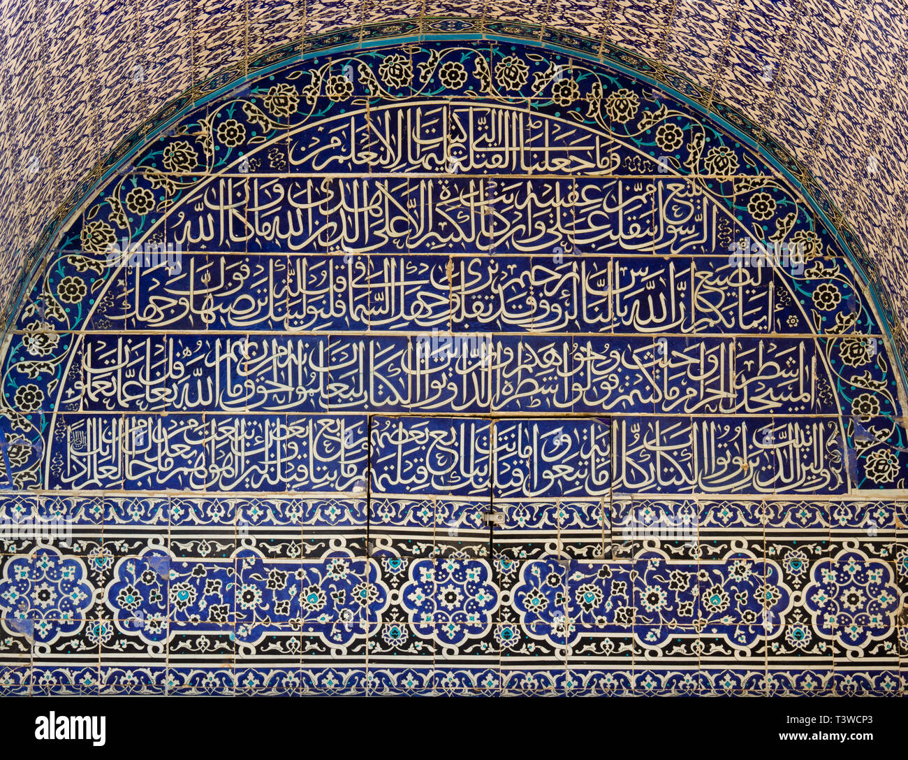 Blue Arabic mosaic tiles and details on the Dome of the Rock, Temple ...