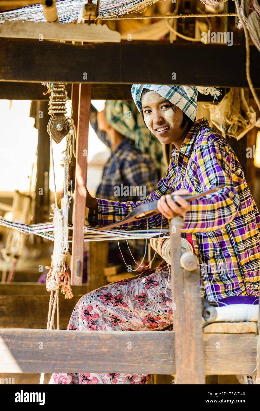 Asian girl weaving fabric Stock Photo - Alamy