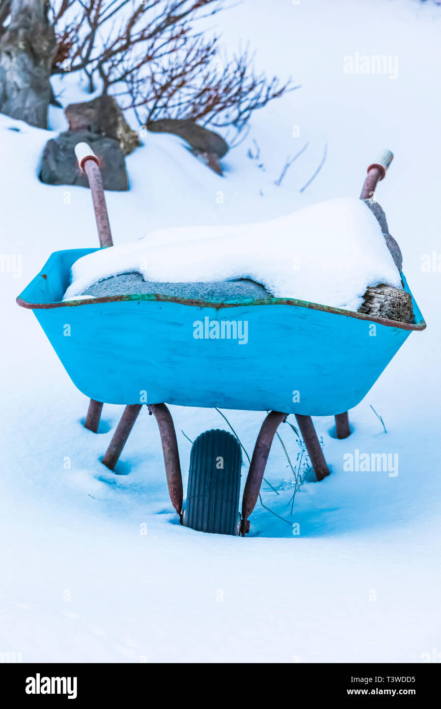 Wheelbarrow snow hi-res stock photography and images - Alamy