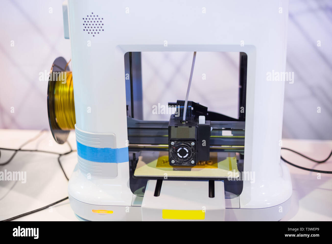 3D printing machine printing plastic model Stock Photo - Alamy