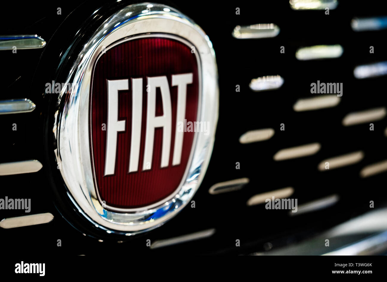 Italian automobile manufacturer Fiat close-up logo Stock Photo - Alamy