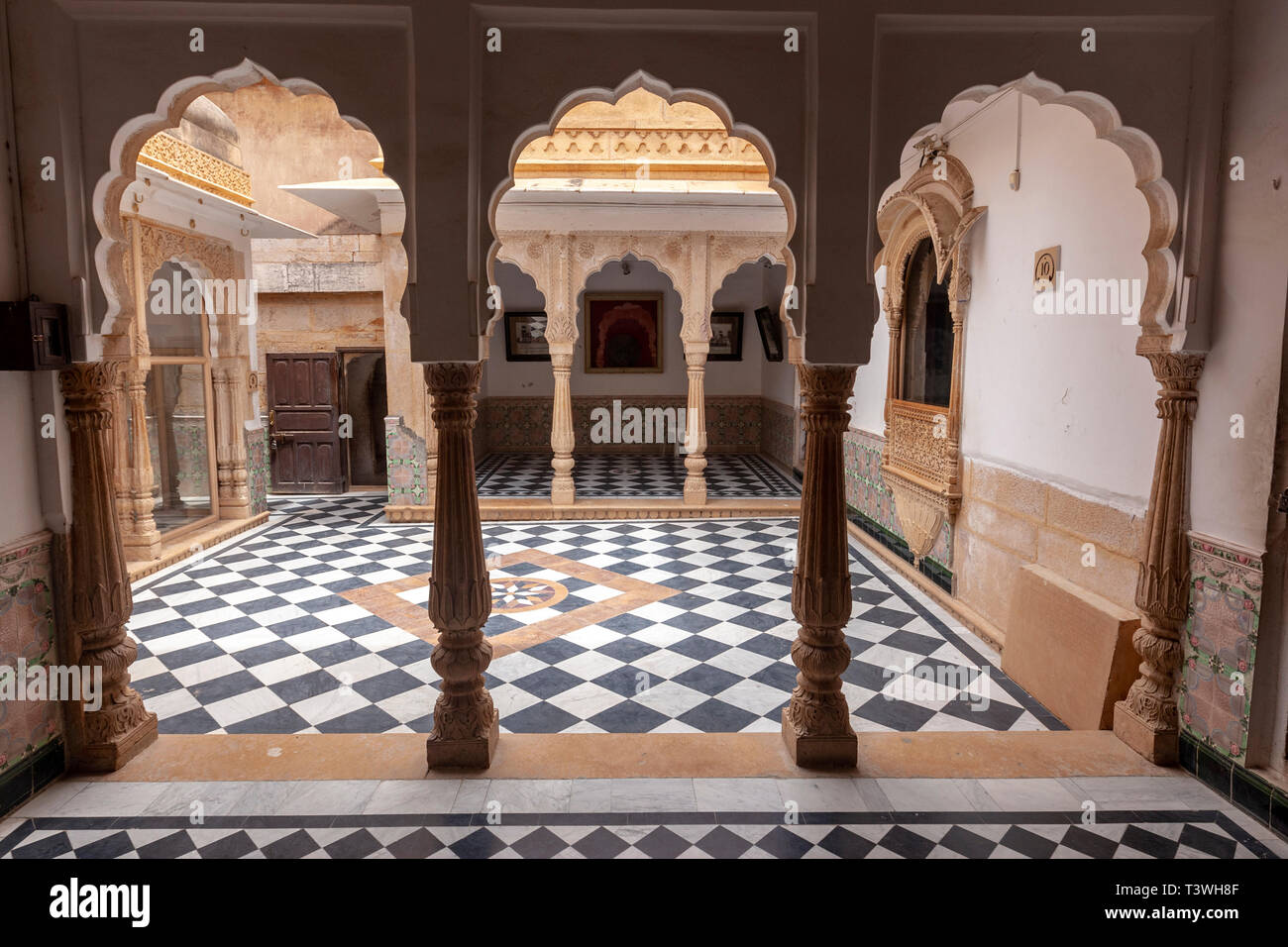 Rajasthan haveli and courtyard hi-res stock photography and images - Alamy