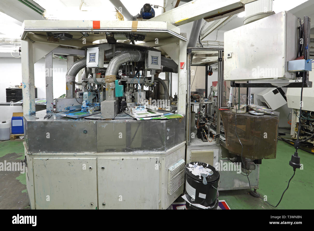 Dvd production factory hi-res stock photography and images - Alamy