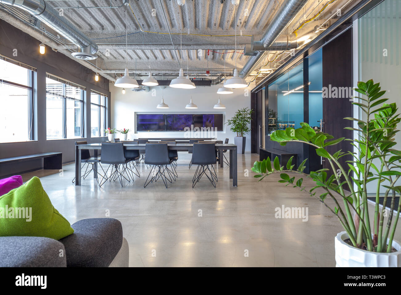 Contemporary office exposed ceiling hi-res stock photography and images ...