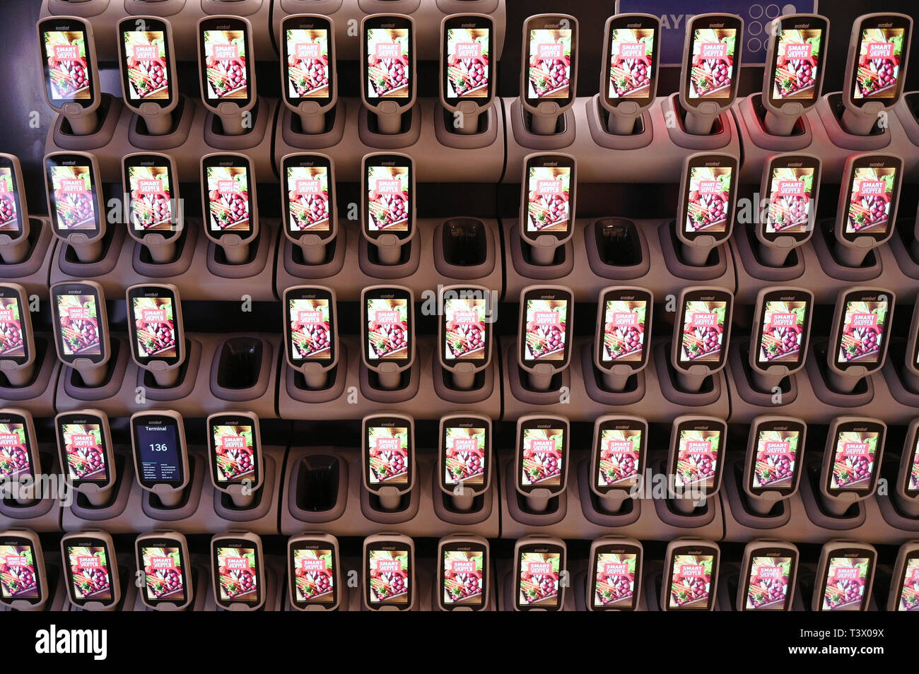 Hand scanners hi-res stock photography and images - Alamy