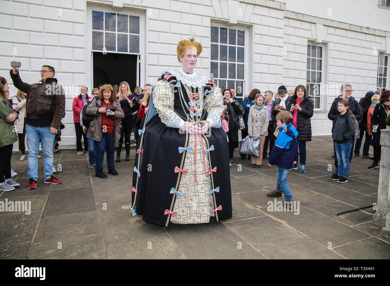 Elizabeth i procession portrait hi-res stock photography and images - Alamy