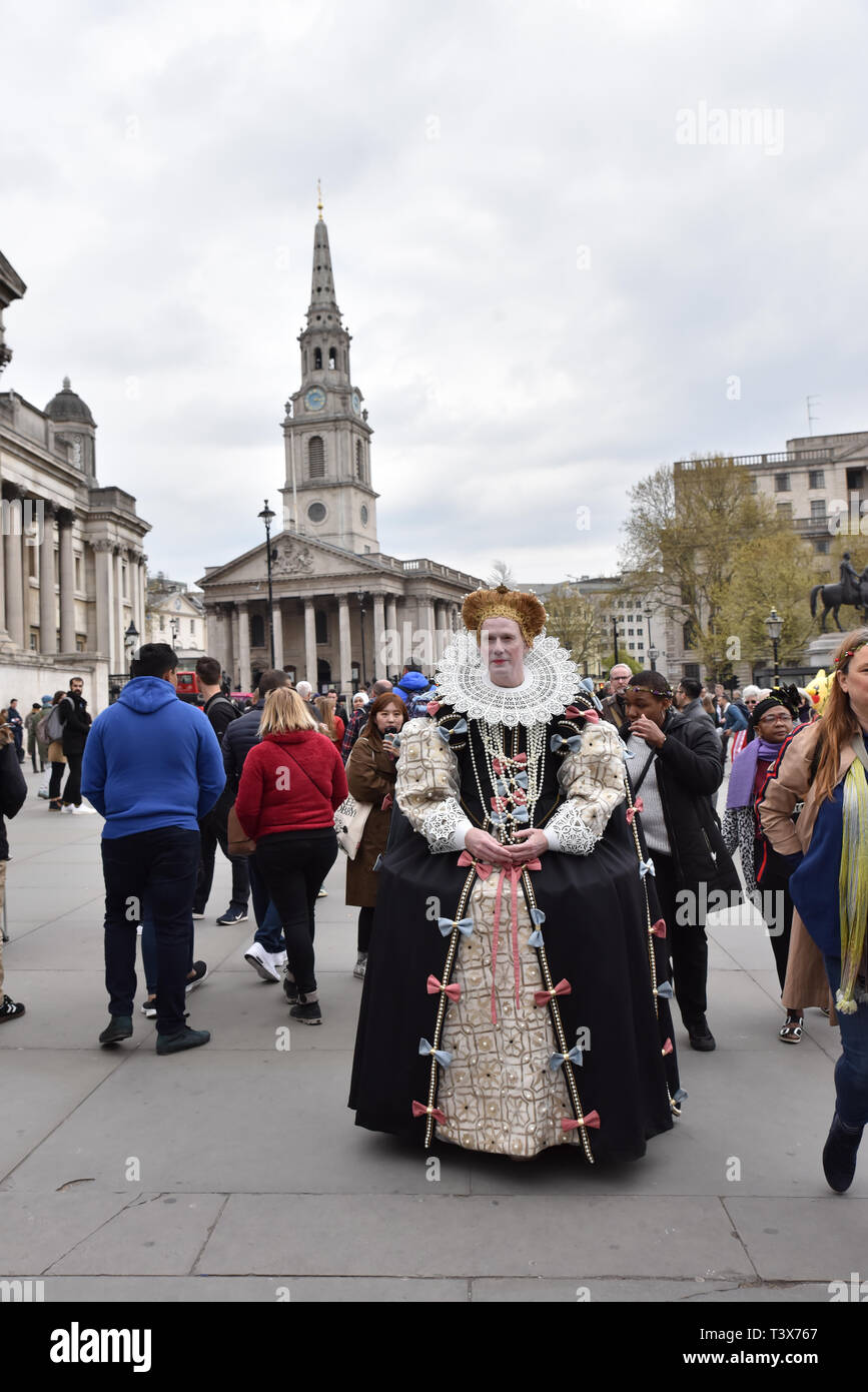 Trafalgar Square, London, UK. 12th April 2019. Performer Christopher ...