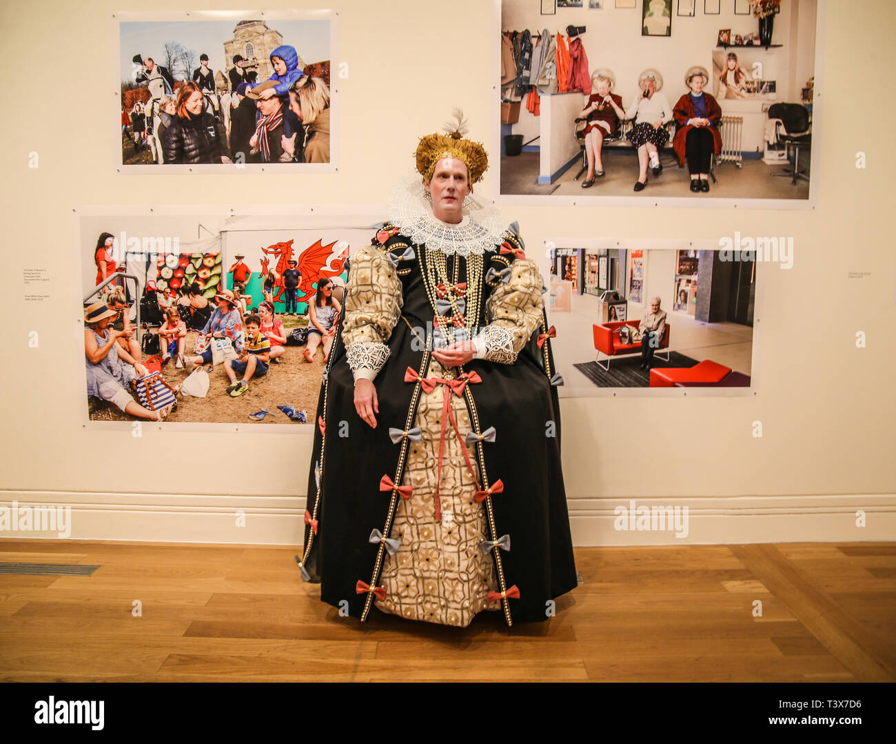 Queen elizabeth i procession hi-res stock photography and images - Alamy