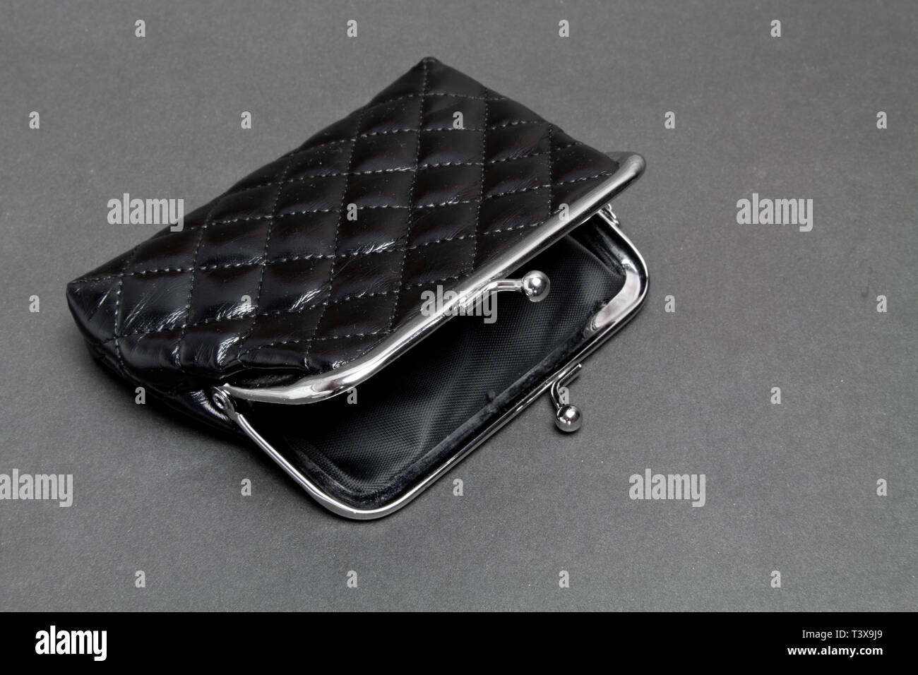 Empty coin purse on a dark background. Poverty. Hunger concept Stock ...