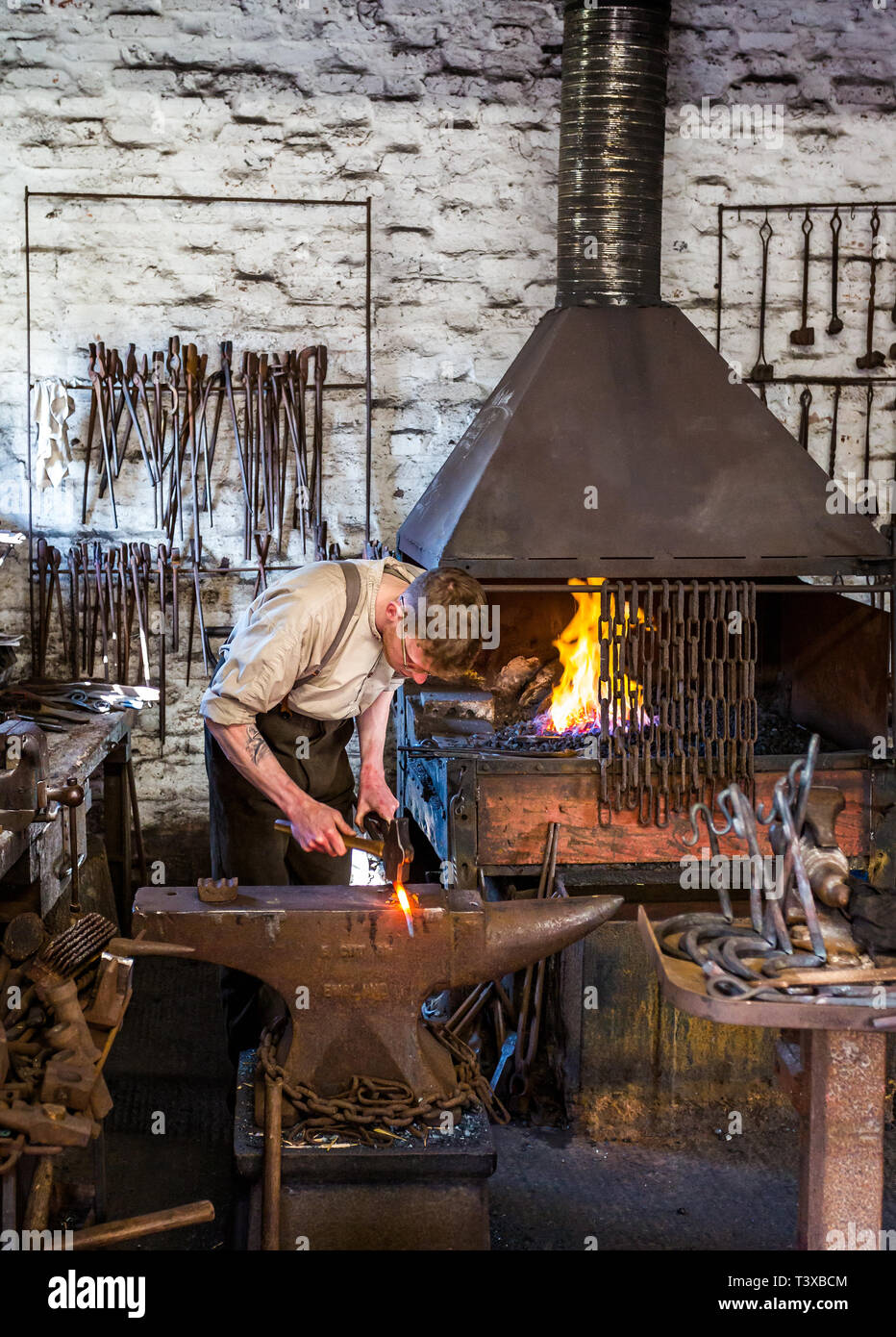 Architectural ironmongery hi-res stock photography and images - Alamy