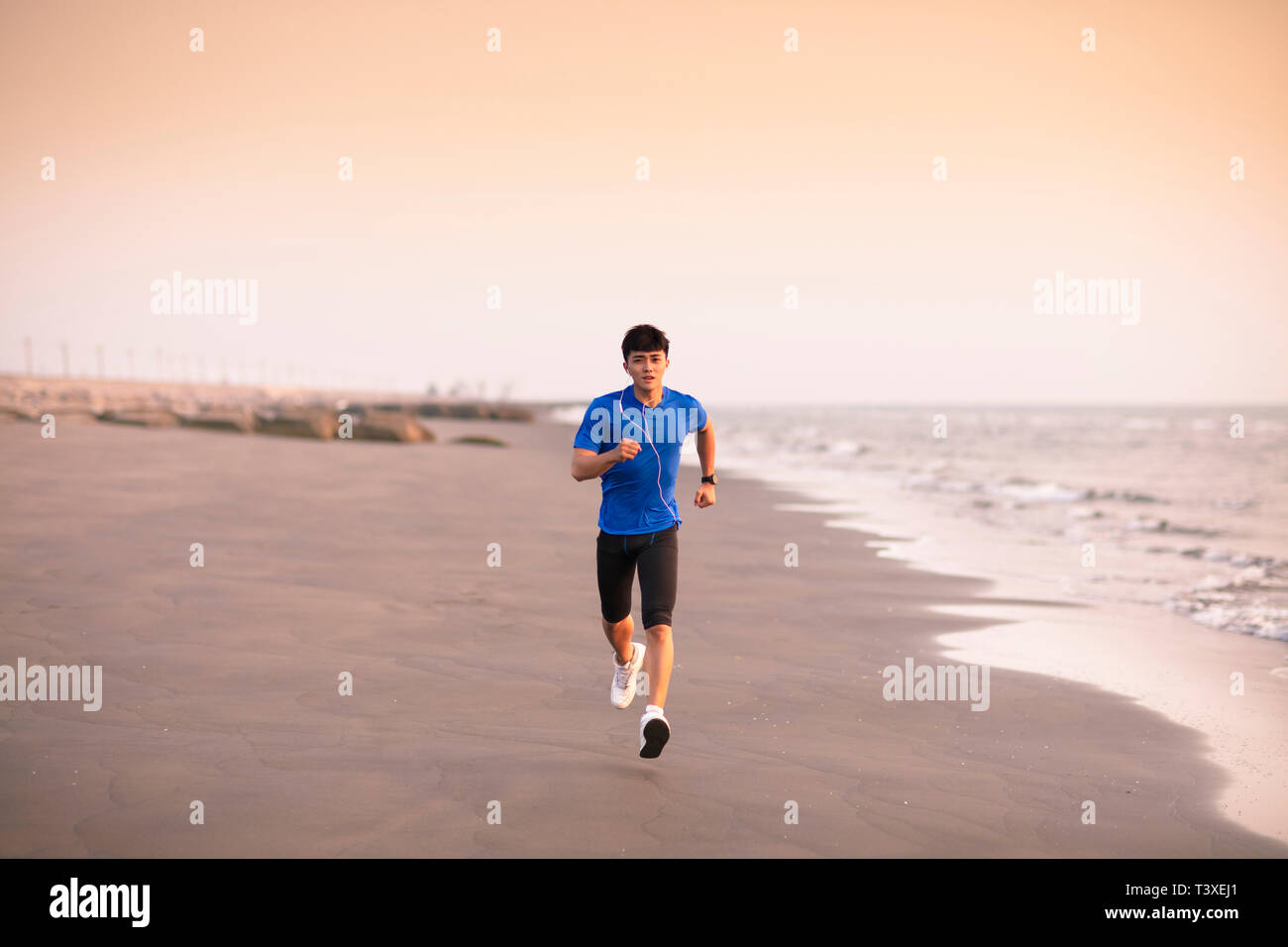 Man running on beach hi-res stock photography and images - Alamy