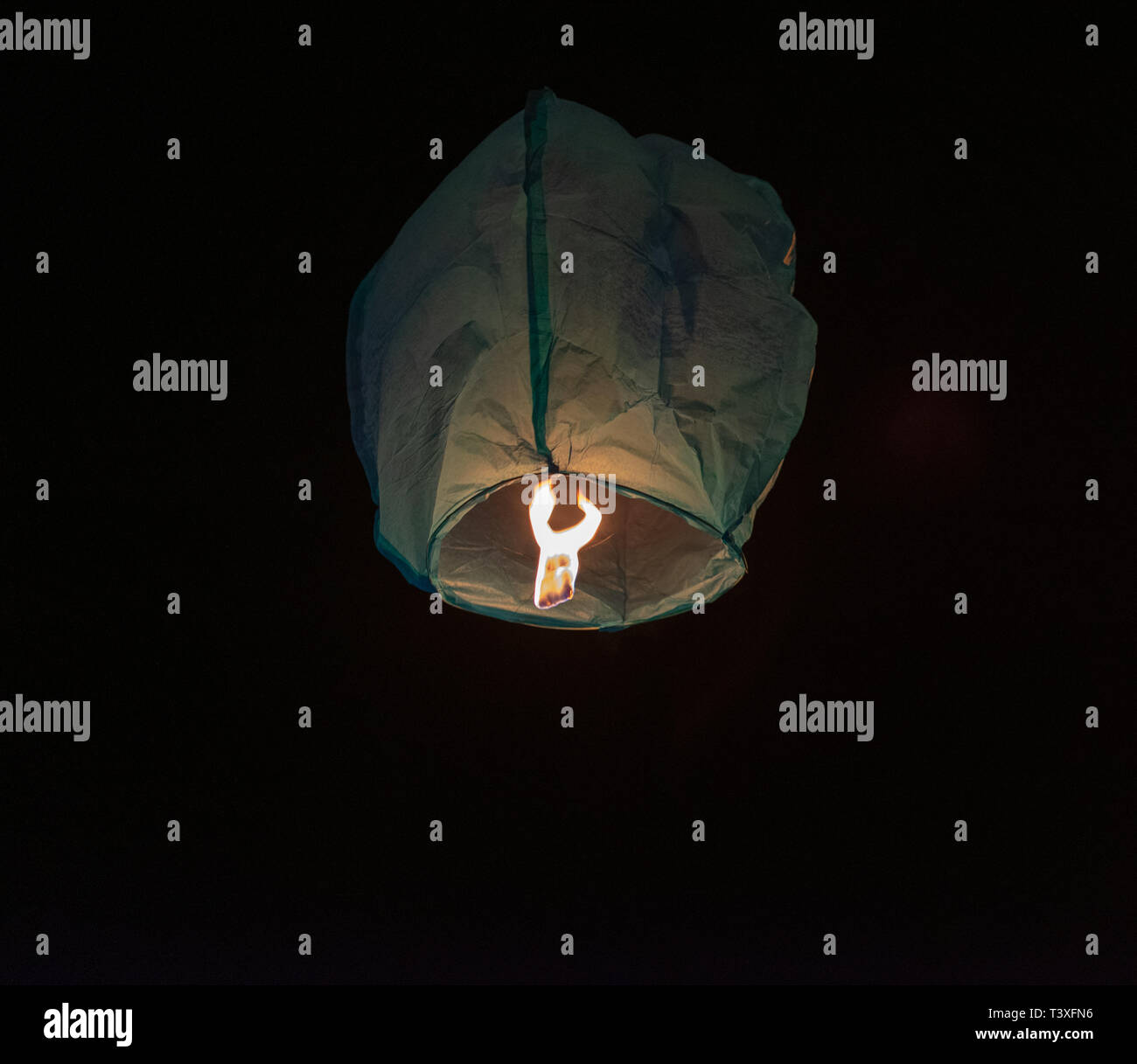 Single paper lantern ascending into the night sky Stock Photo - Alamy