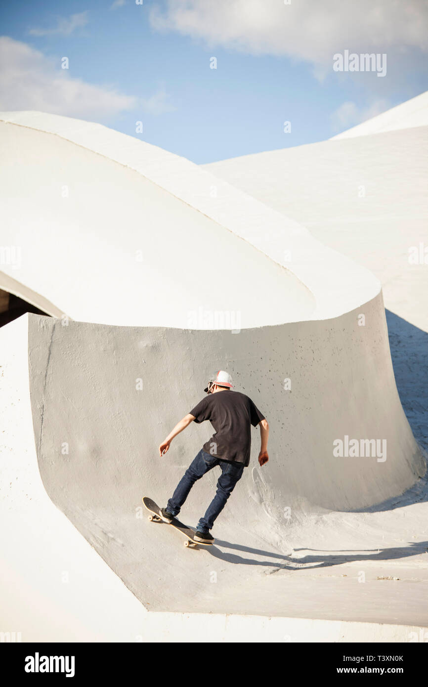 Muscular skateboarder hi-res stock photography and images - Alamy