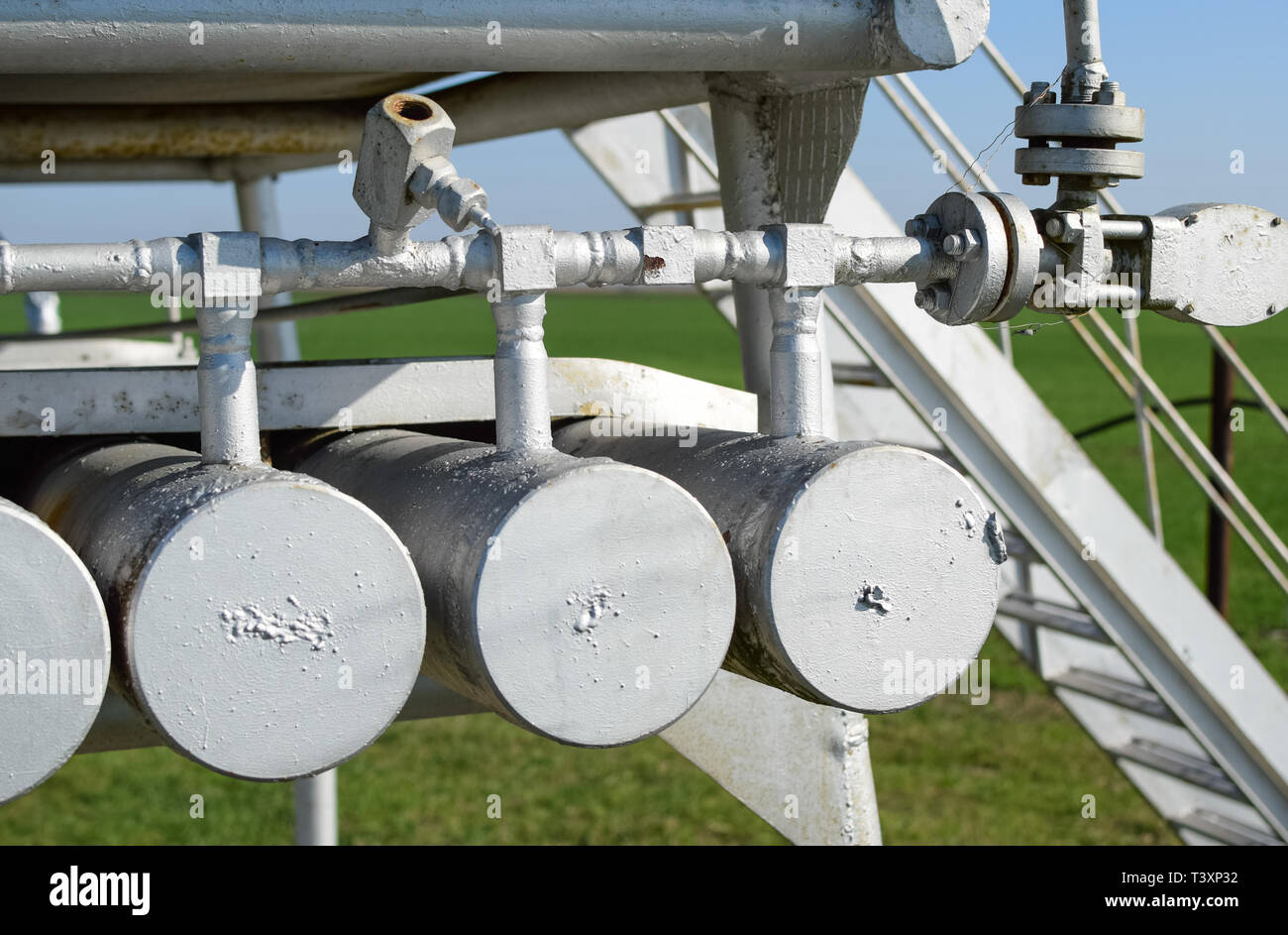 Dosage unit and container with methanol. Additional equipment for oil ...