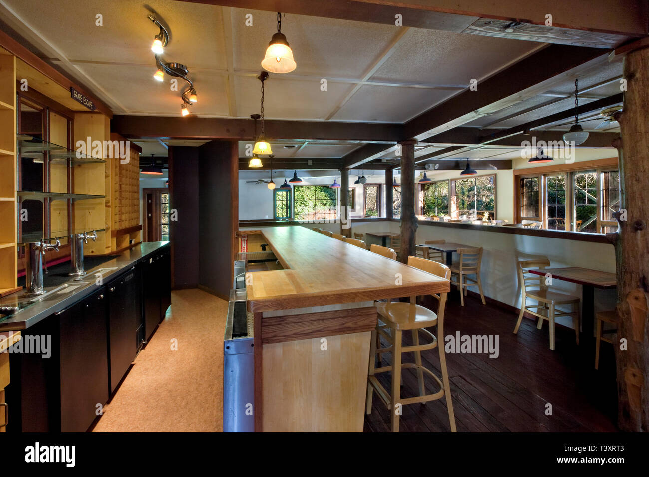 Empty bar in restaurant Stock Photo - Alamy