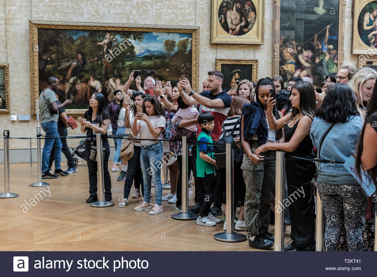 Mona Lisa Louvre Museum Crowd Stock Photos & Mona Lisa Louvre Museum ...