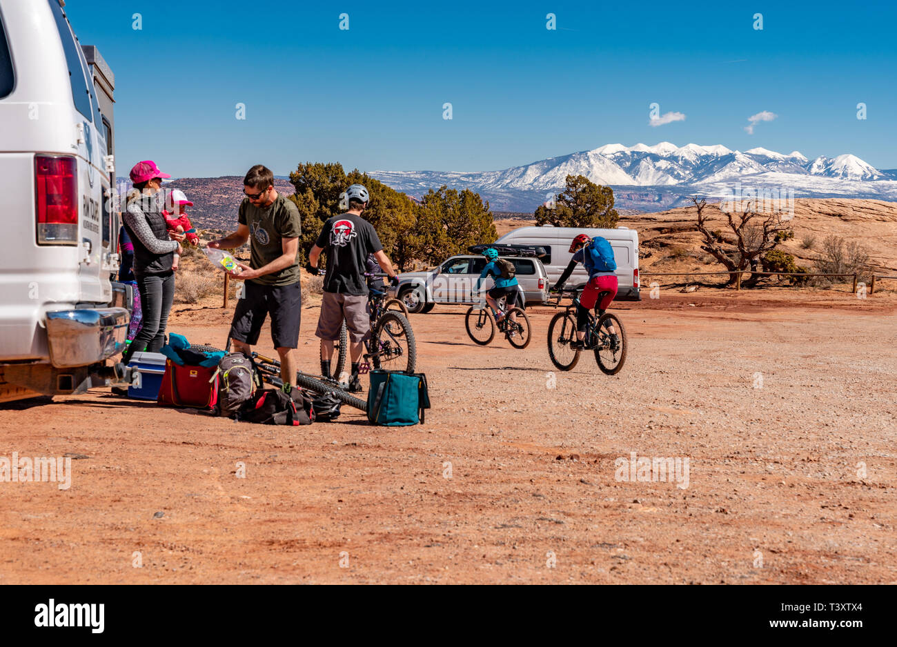 Mountain Bikers Leaving The Trailhead Stock Photo - Alamy