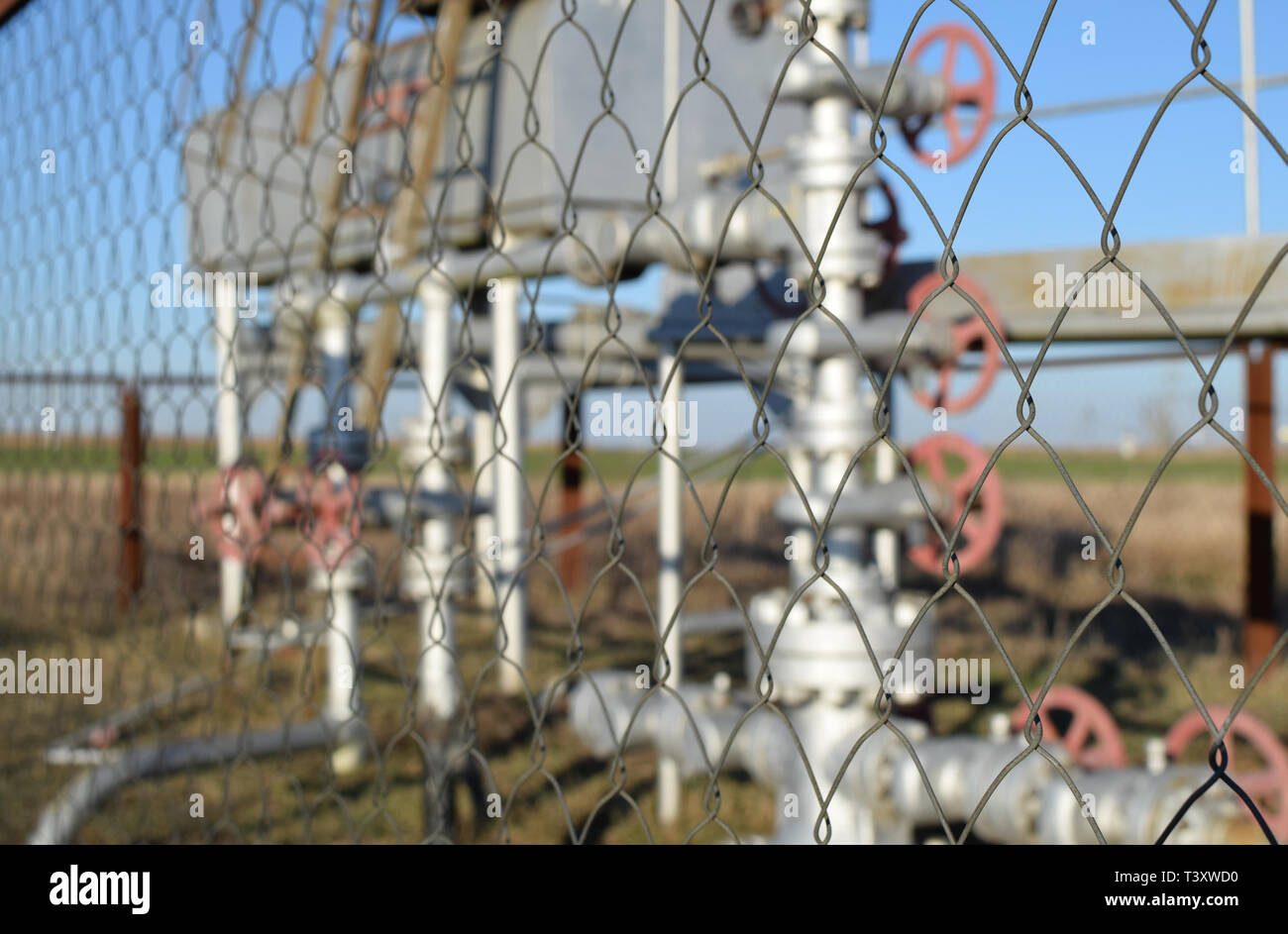 Oil field chain hi-res stock photography and images - Alamy