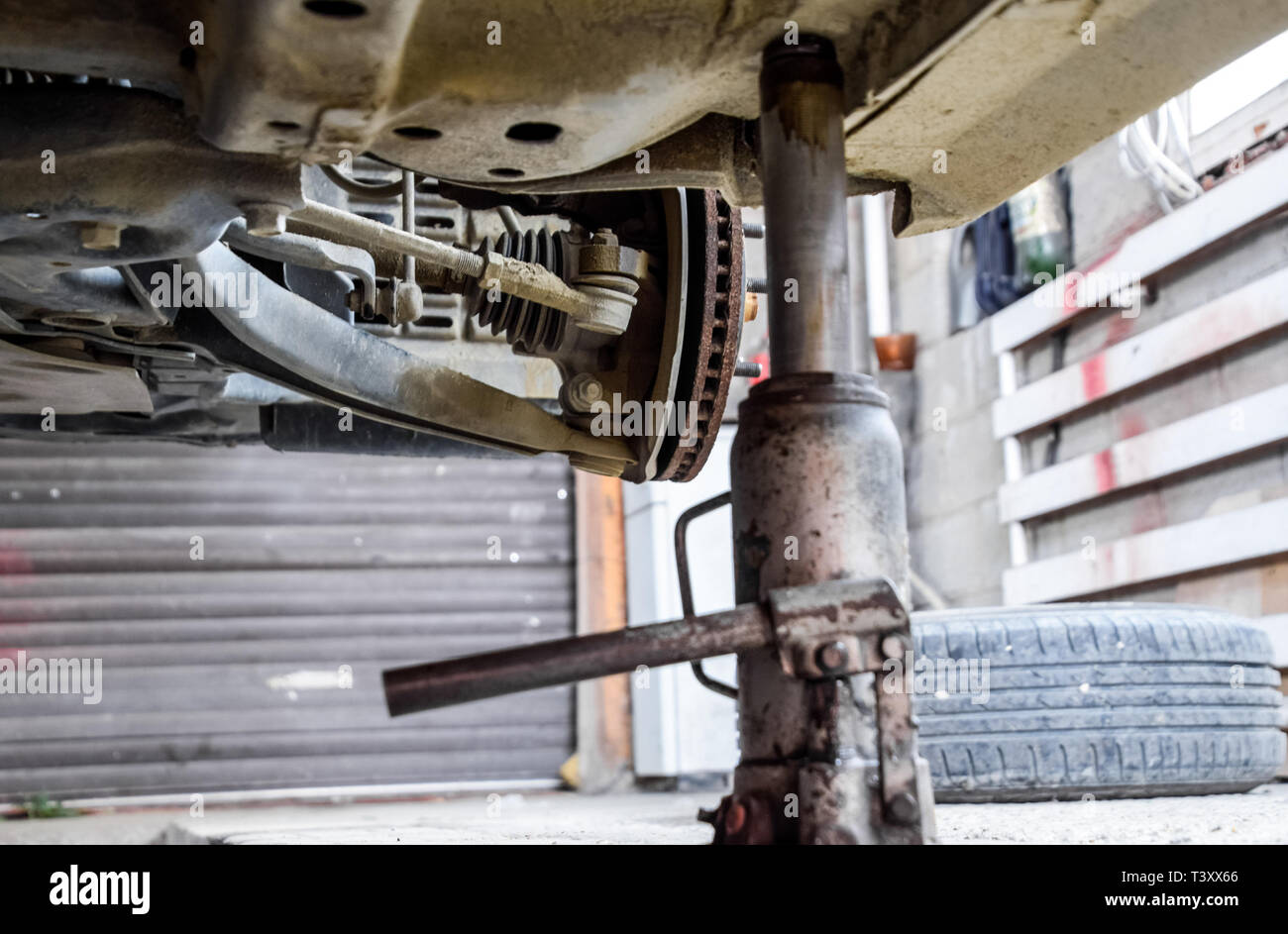 Carrepairshop hi-res stock photography and images - Alamy