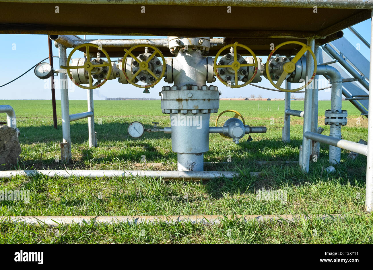Oil well. The equipment and technologies on oil fields Stock Photo - Alamy
