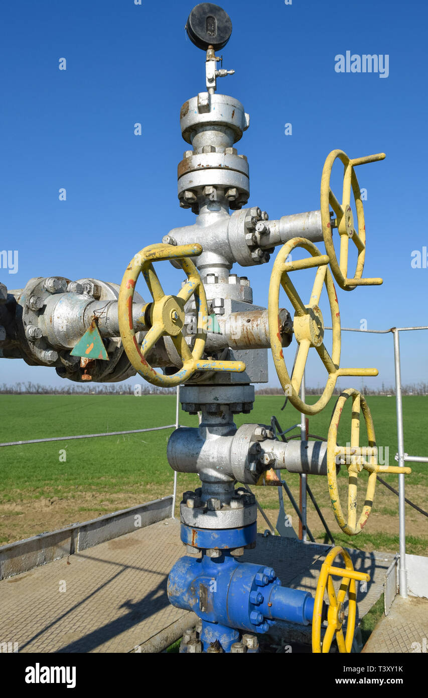 Oil well. The equipment and technologies on oil fields Stock Photo - Alamy