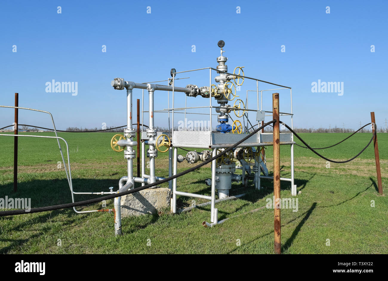 Oil well. The equipment and technologies on oil fields Stock Photo - Alamy