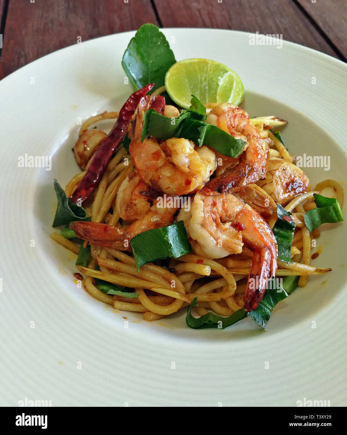 Spaghetti seafood with spicy chili Seafood Thai Style (Spaghetti Pad ...