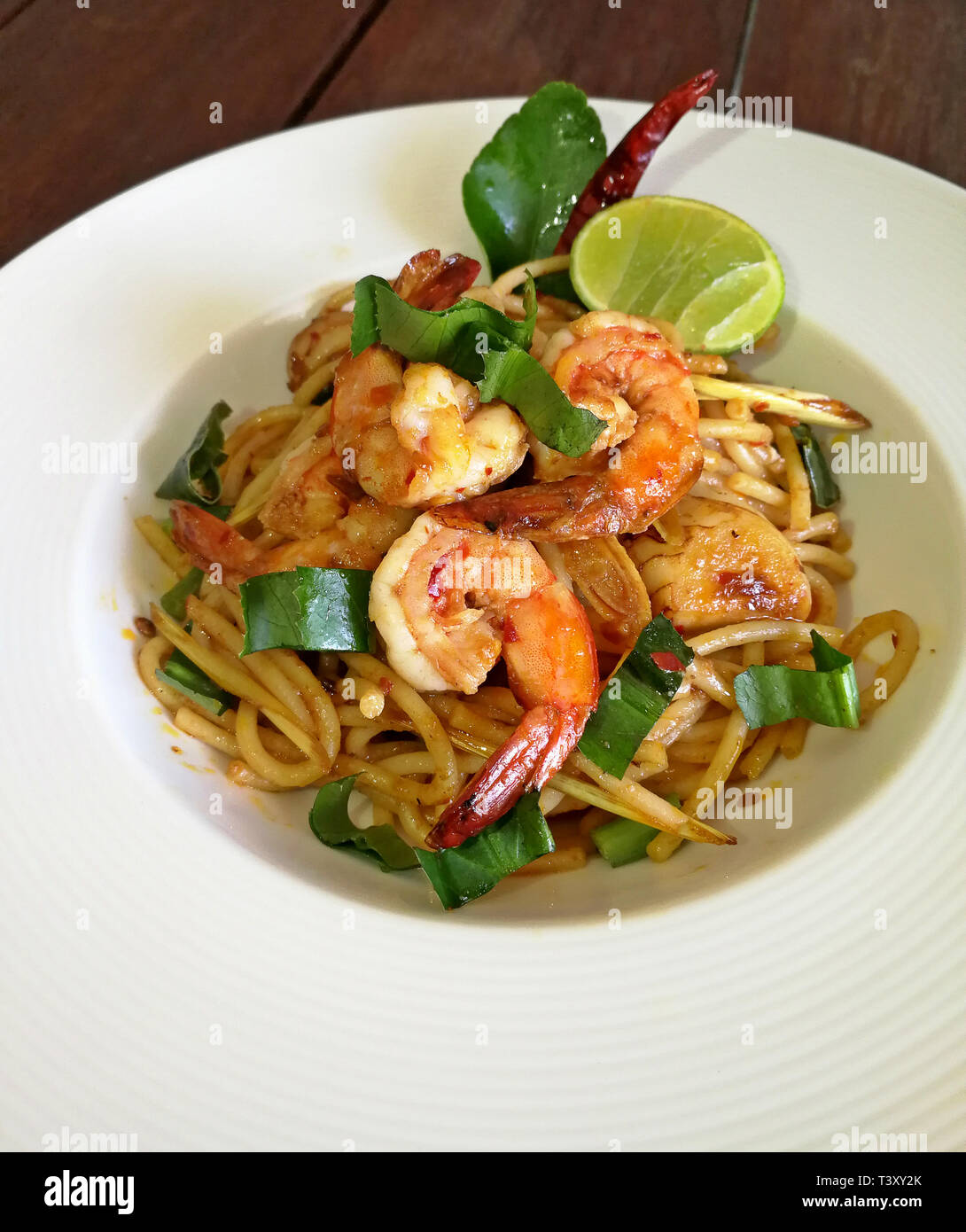 Spaghetti seafood with spicy chili Seafood Thai Style (Spaghetti Pad ...