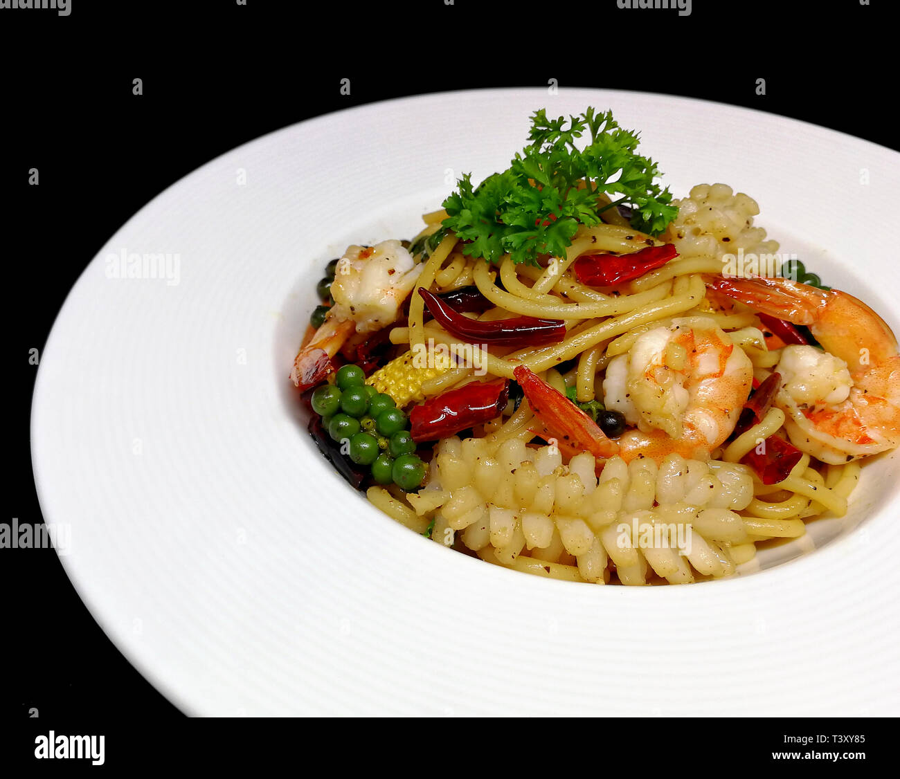 Spaghetti seafood with spicy chili Seafood Thai Style (Spaghetti Pad ...
