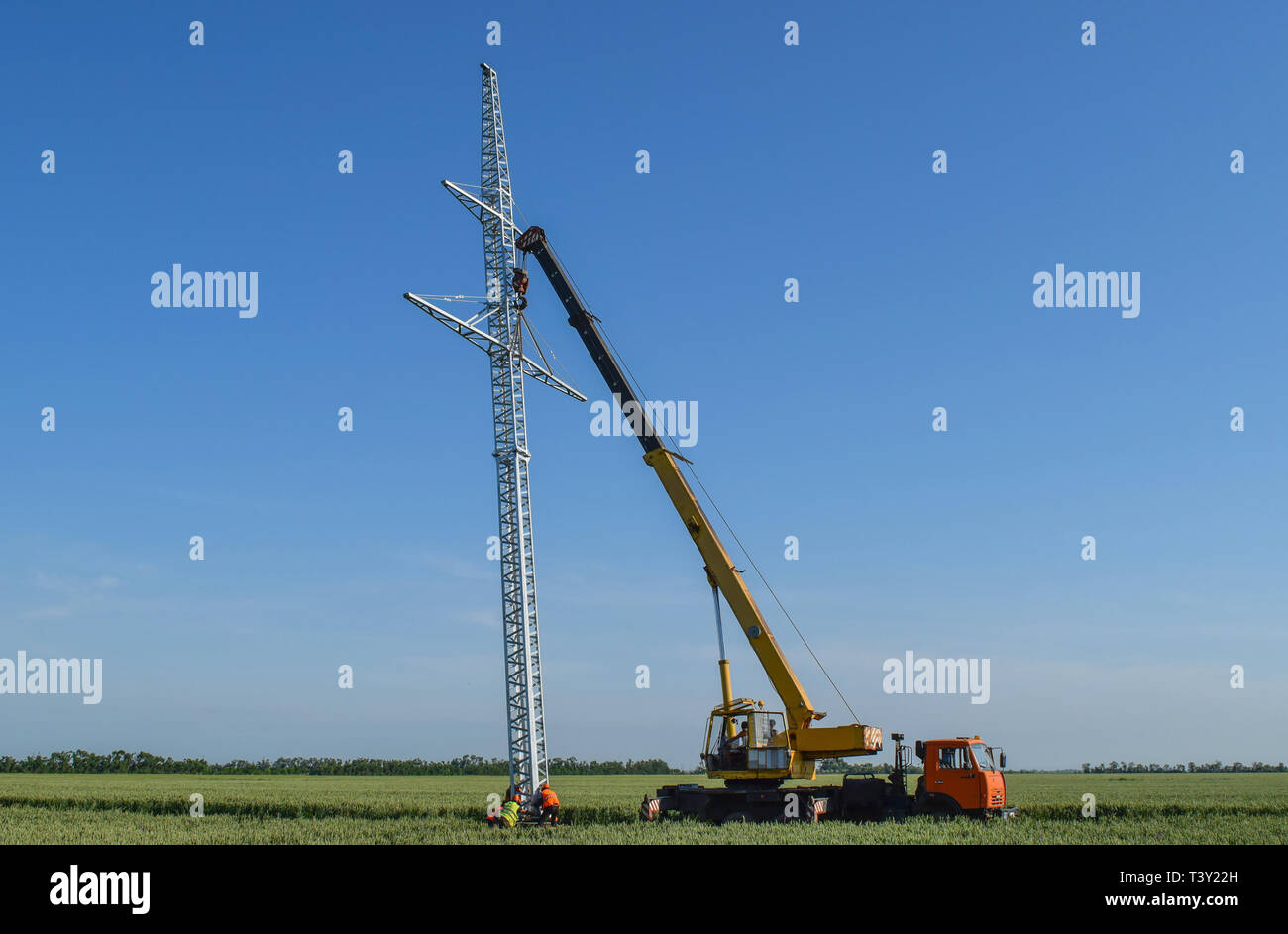 The elevator crane on a truck platform Stock Photo - Alamy