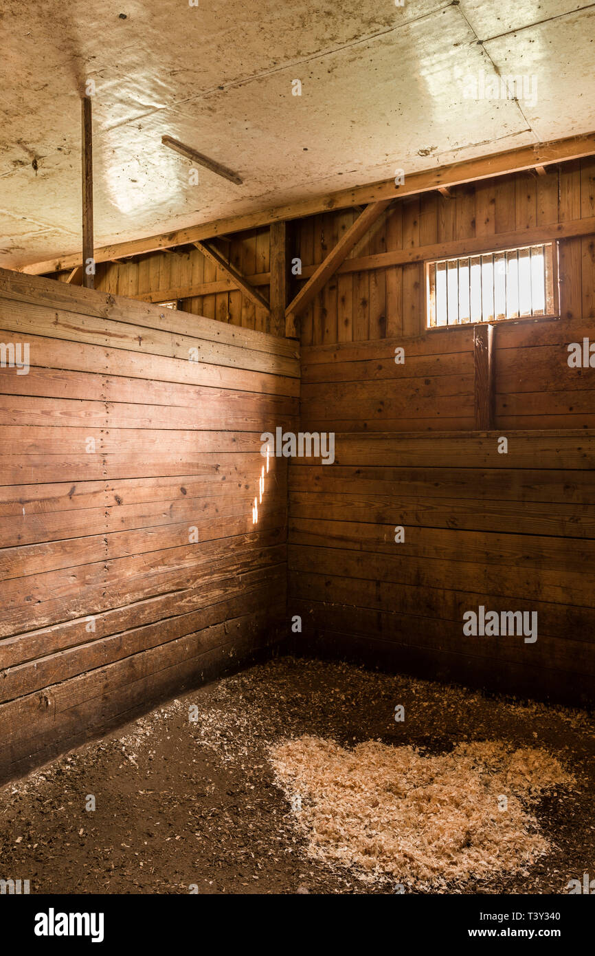 Empty stable in barn Stock Photo - Alamy