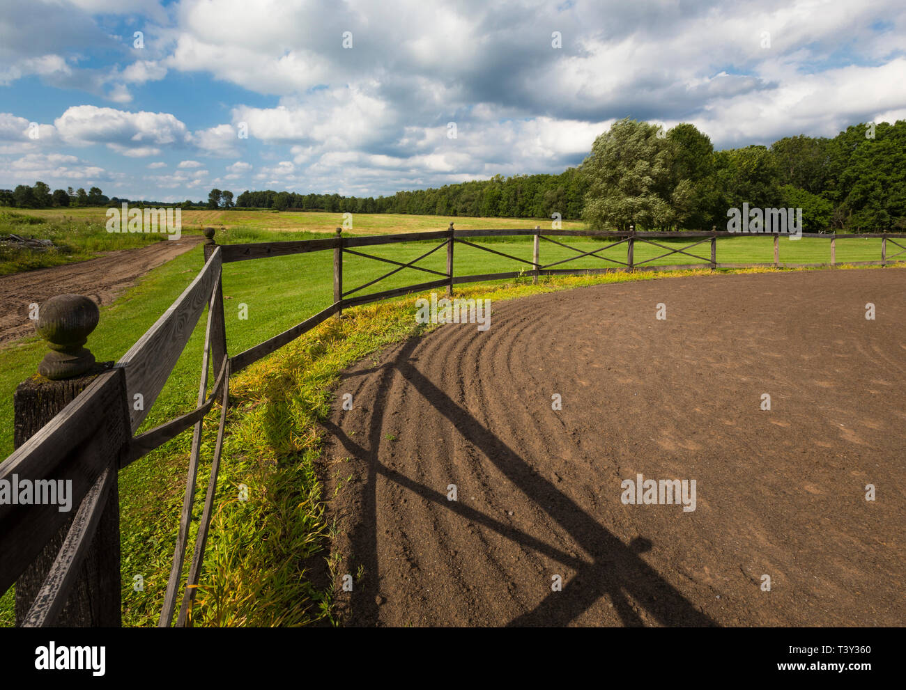 Horse tracks in dirt hi-res stock photography and images - Alamy