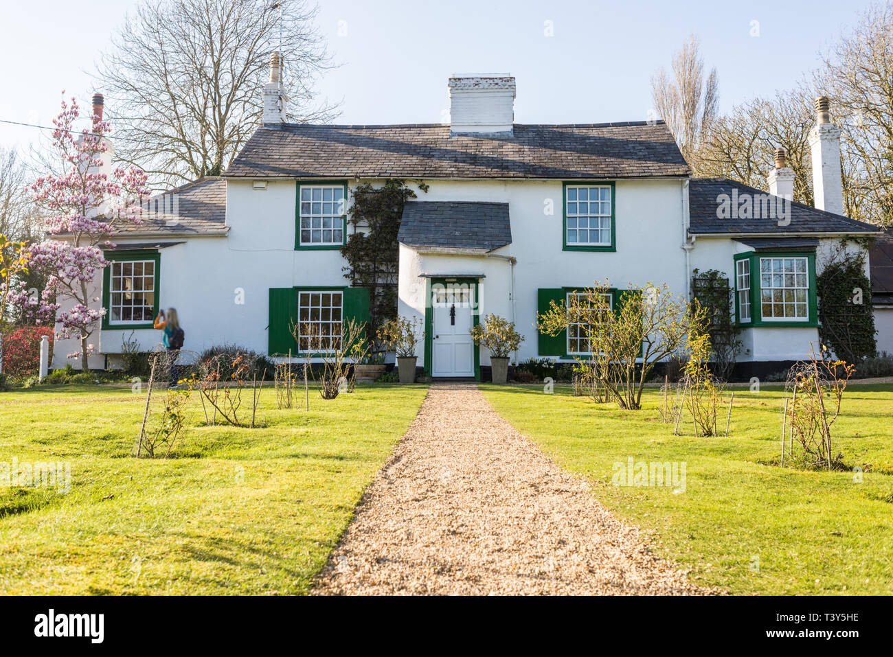 Detached house uk garden hi-res stock photography and images - Alamy