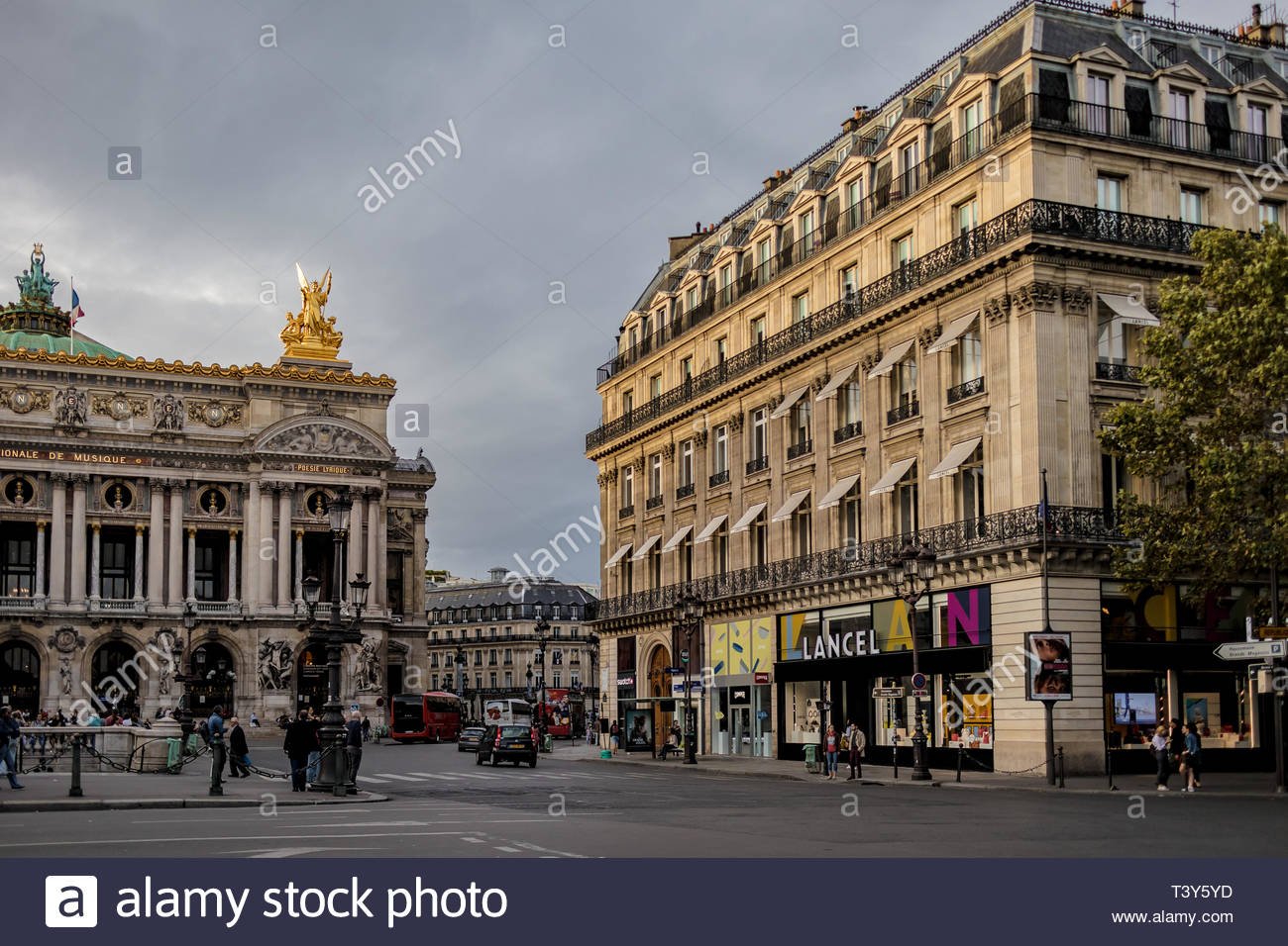 Attractions Map Paris Stock Photos & Attractions Map Paris Stock Images ...